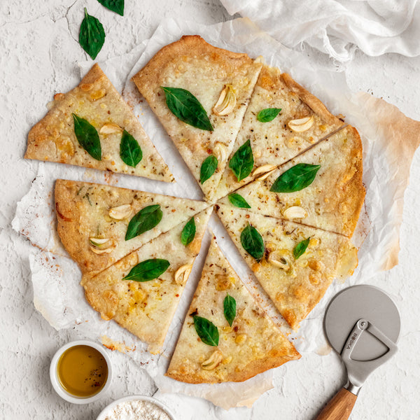 Classic White Pizza – Outside Table